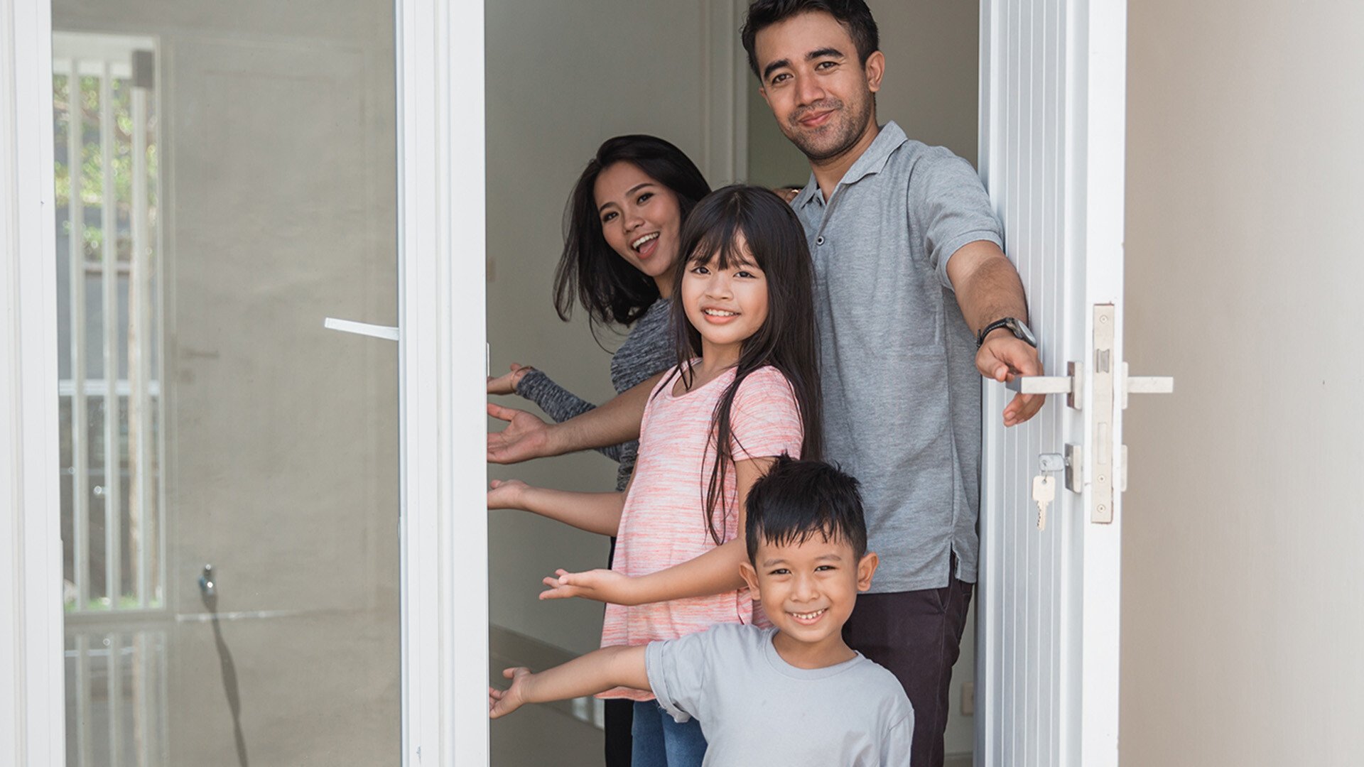 Showing Hospitality: December 2024 Everyday Faith Calendar